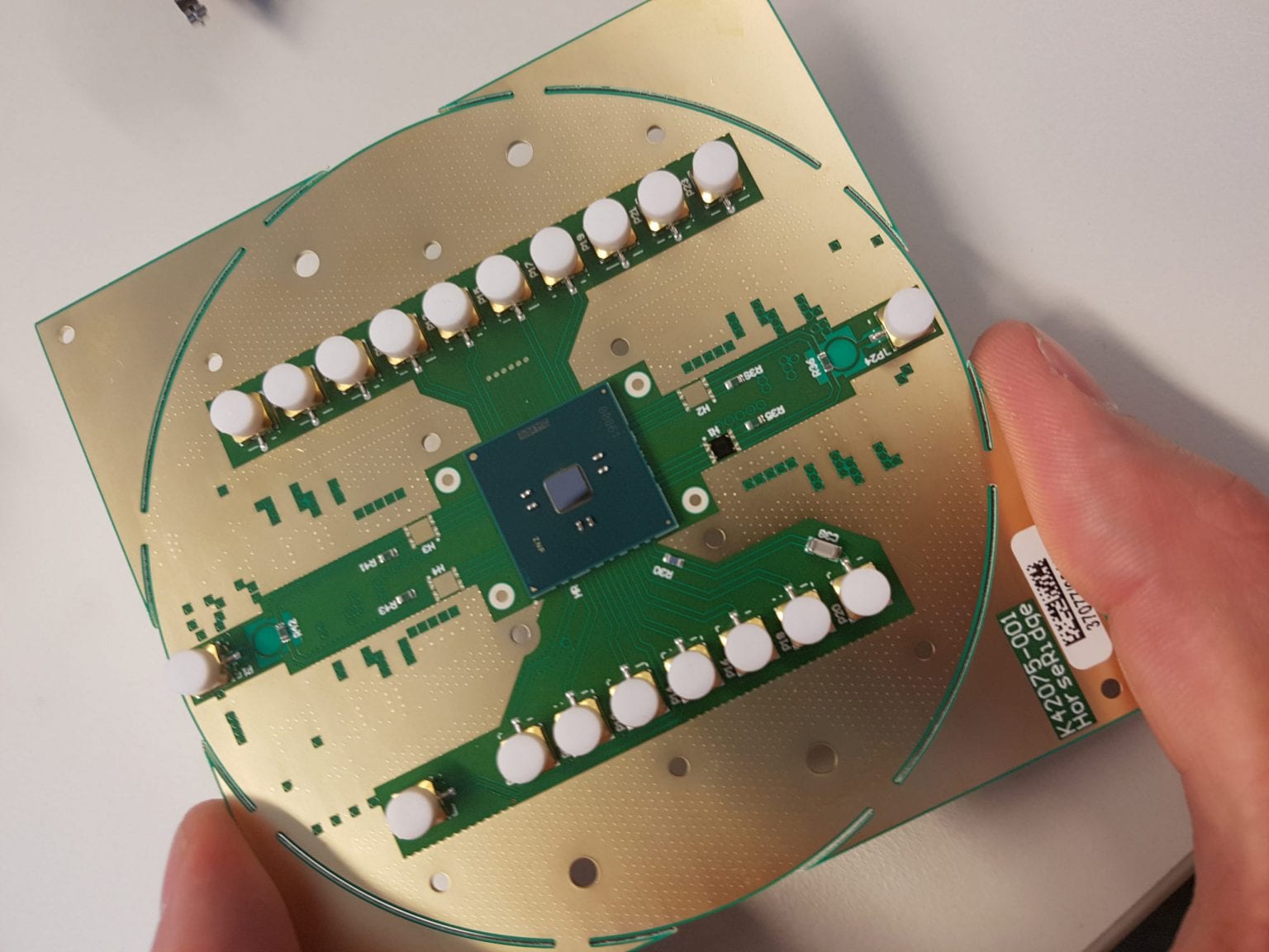 Cryo-chip overcomes obstacle to large-scale quantum computers - QuTech